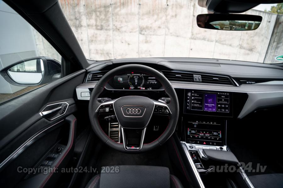 Balts Audi Q8 e-tron 2023 Tartu, ar dzinēja tilpumu 0.00 L un nobraukumu 70 tūkst. km par 49900 €, foto 9 vietnē AUTOMOTO.COM.LV