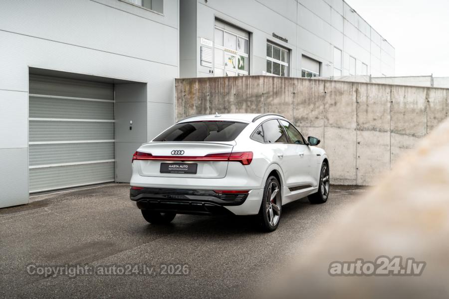 Balts Audi Q8 e-tron 2023 Tartu, ar dzinēja tilpumu 0.00 L un nobraukumu 70 tūkst. km par 49900 €, foto 12 vietnē AUTOMOTO.COM.LV