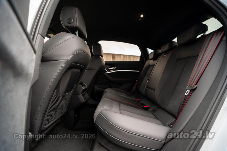 Balts Audi Q8 e-tron 2023 Tartu, ar dzinēja tilpumu 0.00 L un nobraukumu 70 tūkst. km par 49900 €, foto 17 vietnē AUTOMOTO.COM.LV