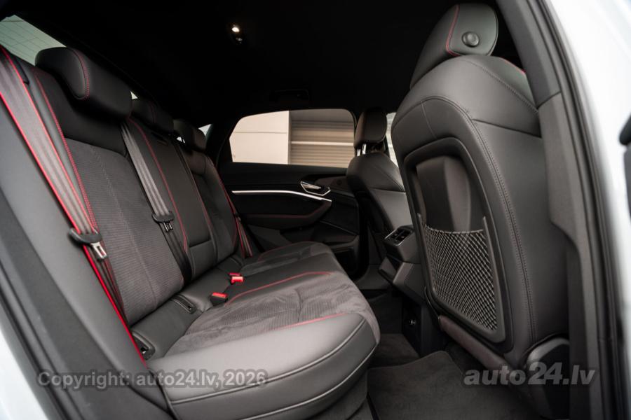 Balts Audi Q8 e-tron 2023 Tartu, ar dzinēja tilpumu 0.00 L un nobraukumu 70 tūkst. km par 49900 €, foto 18 vietnē AUTOMOTO.COM.LV