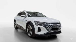 Balts Audi Q8 e-tron 2023 Viļņa, ar dzinēja tilpumu 0.00 L un nobraukumu 97 tūkst. km par 40000 €, foto  vietnē AUTOMOTO.COM.LV