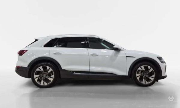 Audi Q8 e-tron 2023 in Vilnius on AUTOMOTO.COM.LV White Audi Q8 e-tron 2023 in Vilnius, with an engine capacity of 0.00 L and mileage of 97 thousand km for 40000 €, photo 3 on AUTOMOTO.COM.LV