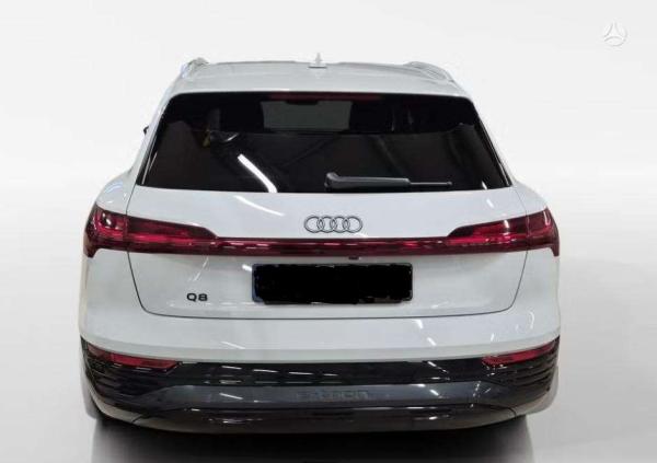 Audi Q8 e-tron 2023 in Vilnius on AUTOMOTO.COM.LV White Audi Q8 e-tron 2023 in Vilnius, with an engine capacity of 0.00 L and mileage of 97 thousand km for 40000 €, photo 5 on AUTOMOTO.COM.LV
