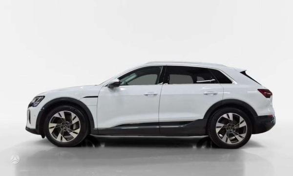 Audi Q8 e-tron 2023 in Vilnius on AUTOMOTO.COM.LV White Audi Q8 e-tron 2023 in Vilnius, with an engine capacity of 0.00 L and mileage of 97 thousand km for 40000 €, photo 6 on AUTOMOTO.COM.LV