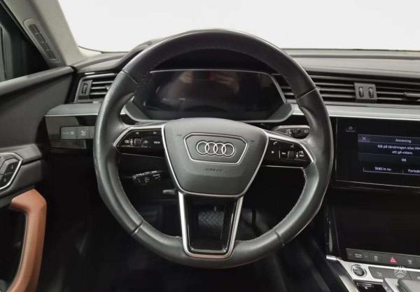 Audi Q8 e-tron 2023 in Vilnius on AUTOMOTO.COM.LV White Audi Q8 e-tron 2023 in Vilnius, with an engine capacity of 0.00 L and mileage of 97 thousand km for 40000 €, photo 8 on AUTOMOTO.COM.LV