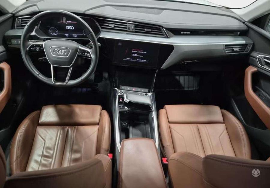 Balts Audi Q8 e-tron 2023 Viļņa, ar dzinēja tilpumu 0.00 L un nobraukumu 97 tūkst. km par 40000 €, foto 10 vietnē AUTOMOTO.COM.LV