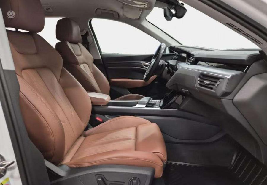 Balts Audi Q8 e-tron 2023 Viļņa, ar dzinēja tilpumu 0.00 L un nobraukumu 97 tūkst. km par 40000 €, foto 11 vietnē AUTOMOTO.COM.LV