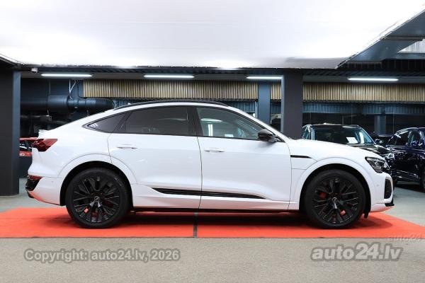 White Audi Q8 e-tron 2023 in Tallinn, with an engine capacity of 0.00 L and mileage of 49 thousand km for 53995 €, photo 3 on AUTOMOTO.COM.LV