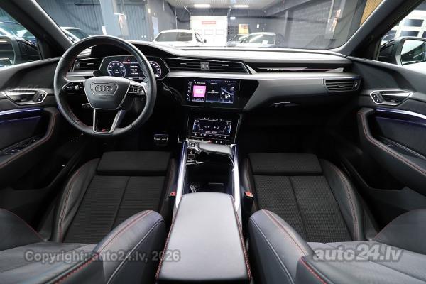 White Audi Q8 e-tron 2023 in Tallinn, with an engine capacity of 0.00 L and mileage of 49 thousand km for 53995 €, photo 7 on AUTOMOTO.COM.LV