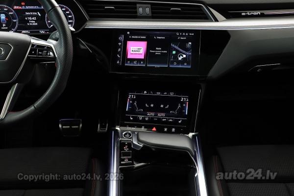 White Audi Q8 e-tron 2023 in Tallinn, with an engine capacity of 0.00 L and mileage of 49 thousand km for 53995 €, photo 11 on AUTOMOTO.COM.LV