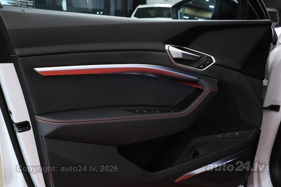 Белый Ауди Q8 e-tron 2023 в Таллин, объемом двигателя 0.00 л и пробегом 49 тыс. км за 53995 €, фото 17 на AUTOMOTO.COM.LV