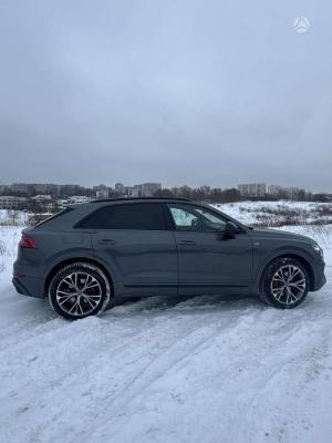 Pelēks Audi Q8 2019 Viļņa, ar dzinēja tilpumu 2.97 L un nobraukumu 92 tūkst. km par 58500 €, foto 2 vietnē AUTOMOTO.COM.LV