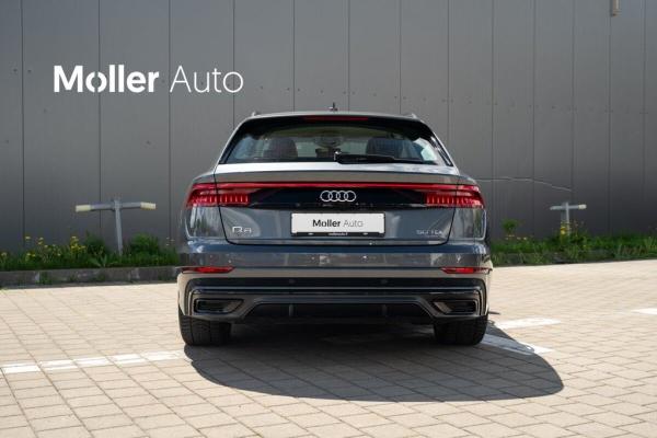 Grey Audi Q8 2018 in Vilnius, with an engine capacity of 3.00 L and mileage of 197 thousand km for 42000 €, photo 5 on AUTOMOTO.COM.LV