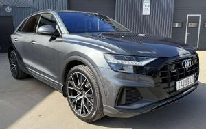 Grey Audi Q8 2018 in Rokiskis, with an engine capacity of 2.97 L and mileage of 218 thousand km for 36400 €, photo 4 on AUTOMOTO.COM.LV