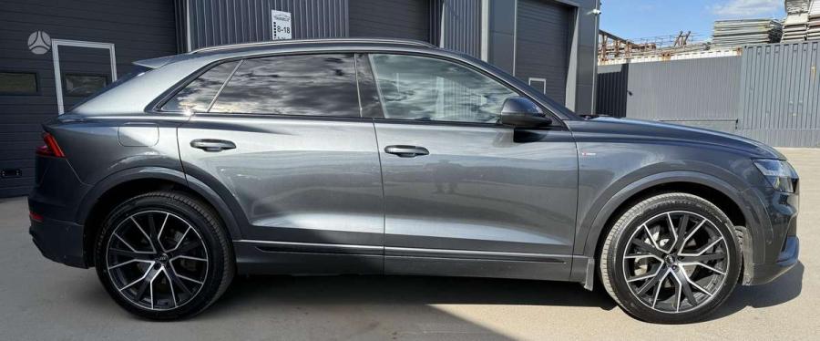 Grey Audi Q8 2018 in Rokiskis, with an engine capacity of 2.97 L and mileage of 218 thousand km for 36400 €, photo 5 on AUTOMOTO.COM.LV