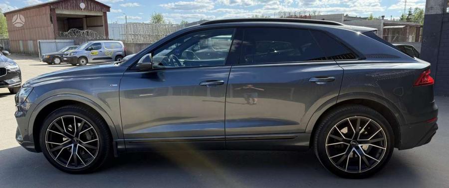 Grey Audi Q8 2018 in Rokiskis, with an engine capacity of 2.97 L and mileage of 218 thousand km for 36400 €, photo 9 on AUTOMOTO.COM.LV