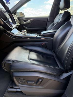 Grey Audi Q8 2018 in Rokiskis, with an engine capacity of 2.97 L and mileage of 218 thousand km for 36400 €, photo 16 on AUTOMOTO.COM.LV