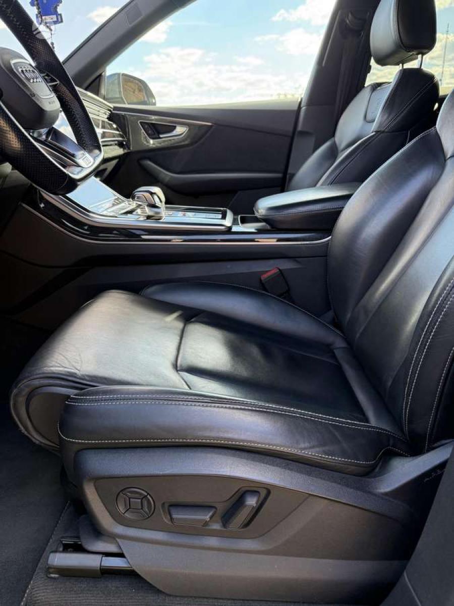 Grey Audi Q8 2018 in Rokiskis, with an engine capacity of 2.97 L and mileage of 218 thousand km for 36400 €, photo 16 on AUTOMOTO.COM.LV