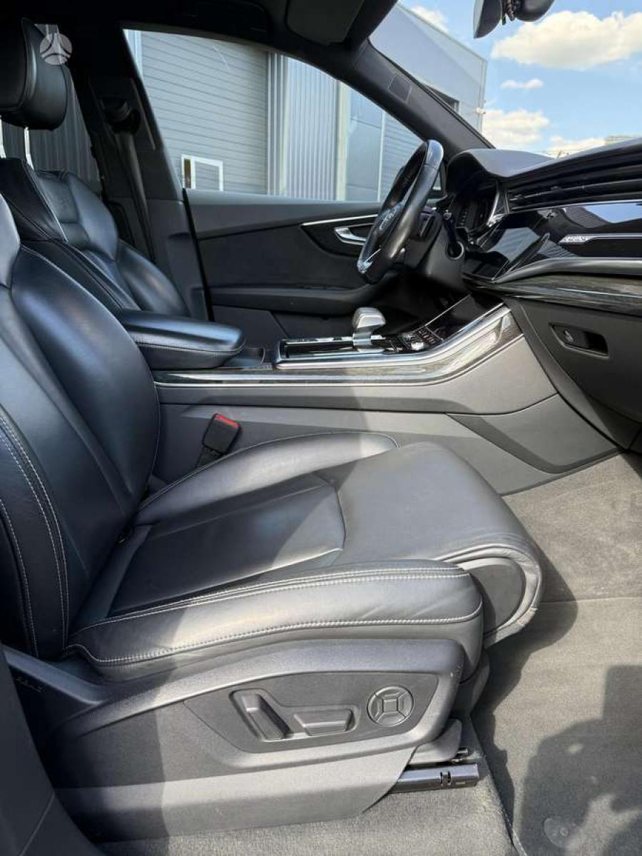 Grey Audi Q8 2018 in Rokiskis, with an engine capacity of 2.97 L and mileage of 218 thousand km for 36400 €, photo 31 on AUTOMOTO.COM.LV