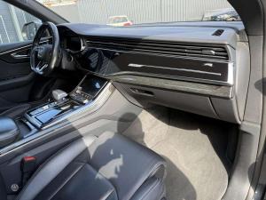 Grey Audi Q8 2018 in Rokiskis, with an engine capacity of 2.97 L and mileage of 218 thousand km for 36400 €, photo 34 on AUTOMOTO.COM.LV