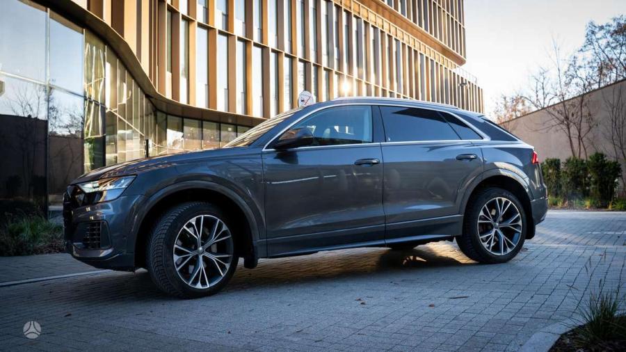 Grey Audi Q8 2019 in Vilnius, with an engine capacity of 3.00 L and mileage of 130 thousand km for 46000 €, photo 4 on AUTOMOTO.COM.LV