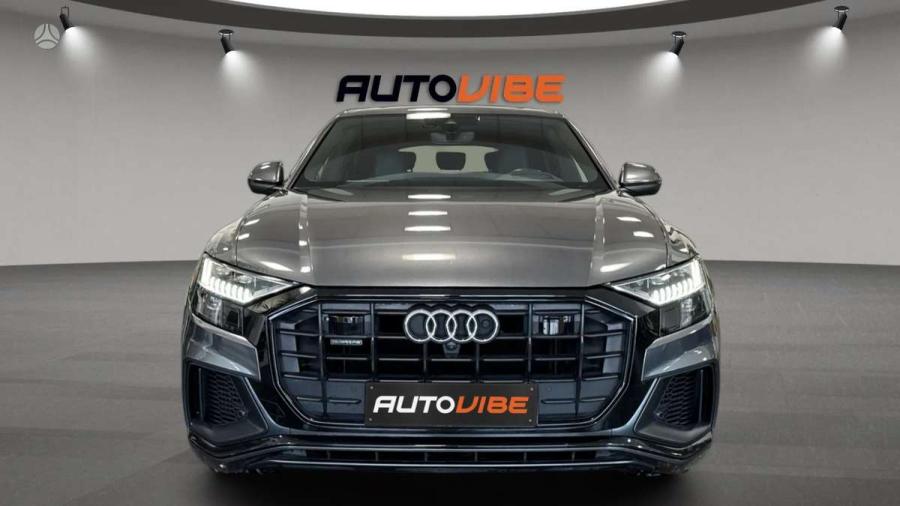 Grey Audi Q8 2019 in Vilnius, with an engine capacity of 3.00 L and mileage of 179 thousand km for 47777 €, photo 1 on AUTOMOTO.COM.LV