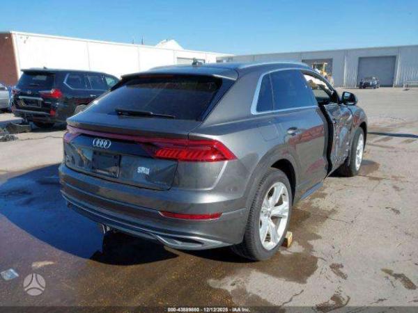 Grey Audi Q8 2019 in Klaipeda, with an engine capacity of 3.00 L and mileage of 30 thousand km for 20000 €, photo 4 on AUTOMOTO.COM.LV