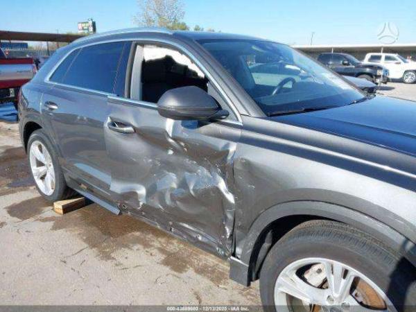 Grey Audi Q8 2019 in Klaipeda, with an engine capacity of 3.00 L and mileage of 30 thousand km for 20000 €, photo 6 on AUTOMOTO.COM.LV