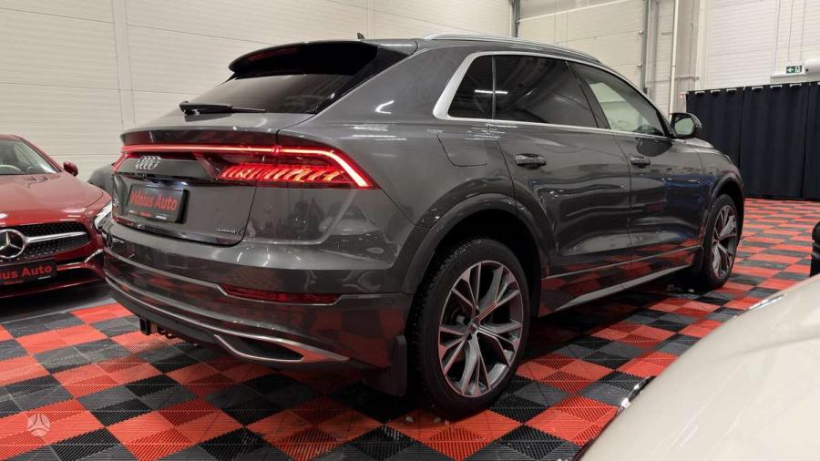 Grey Audi Q8 2019 in Vilnius, with an engine capacity of 3.00 L and mileage of 131 thousand km for 47500 €, photo 4 on AUTOMOTO.COM.LV