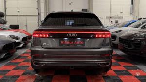 Grey Audi Q8 2019 in Vilnius, with an engine capacity of 3.00 L and mileage of 131 thousand km for 47500 €, photo 5 on AUTOMOTO.COM.LV