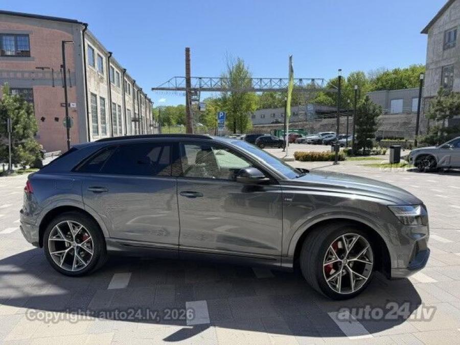 Grey Audi Q8 2019 in Tallinn, with an engine capacity of 3.00 L and mileage of 135 thousand km for 45900 €, photo 4 on AUTOMOTO.COM.LV