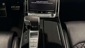 Серый Ауди Q8 2019 в Вильнюс, объемом двигателя 3.00 л и пробегом 179 тыс. км за 39999 €, фото 18 на AUTOMOTO.COM.LV