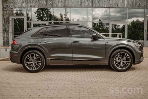 Grey Audi Q8 2019 in Riga, with an engine capacity of 3.00 L and mileage of 117 thousand km for 45000 €, photo 3 on AUTOMOTO.COM.LV