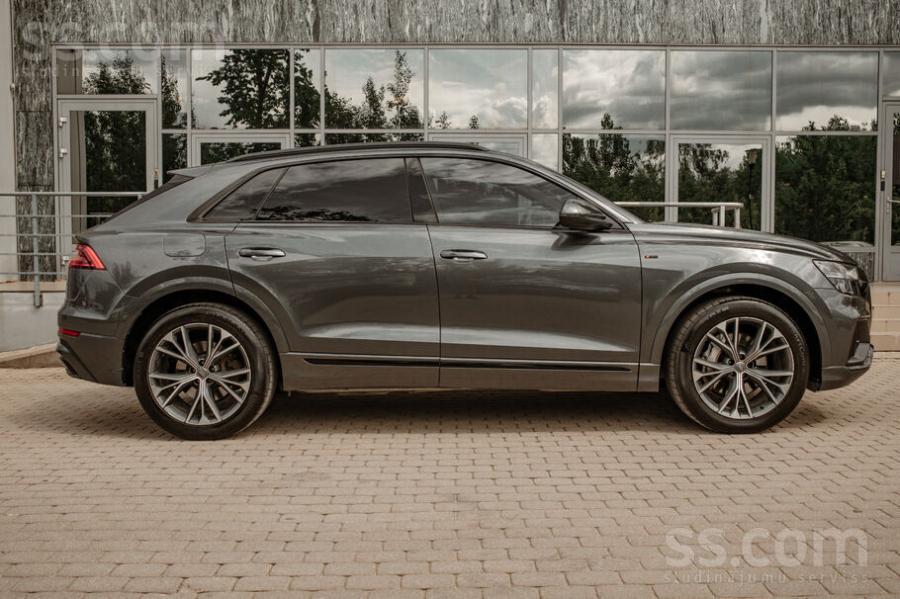 Grey Audi Q8 2019 in Riga, with an engine capacity of 3.00 L and mileage of 117 thousand km for 45000 €, photo 4 on AUTOMOTO.COM.LV