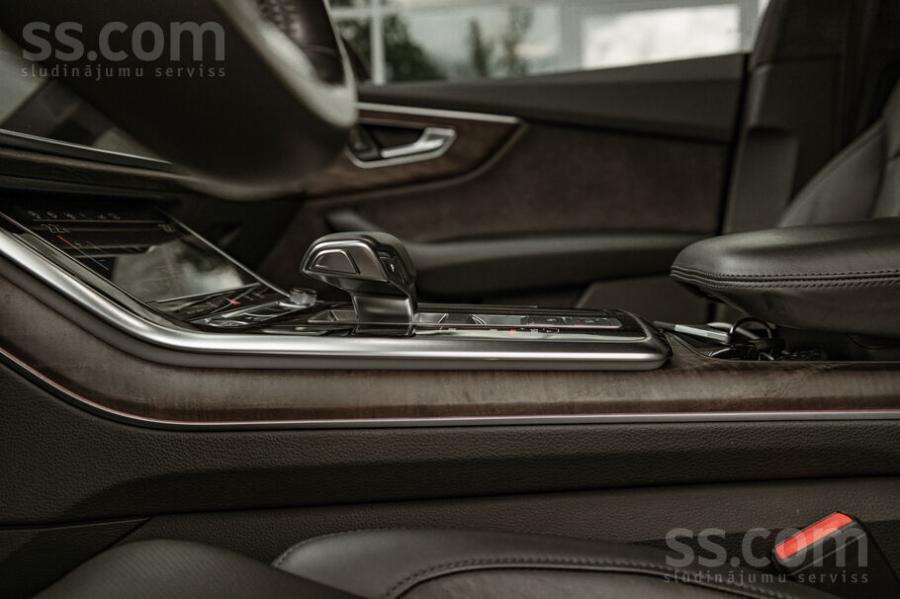 Grey Audi Q8 2019 in Riga, with an engine capacity of 3.00 L and mileage of 117 thousand km for 45000 €, photo 14 on AUTOMOTO.COM.LV