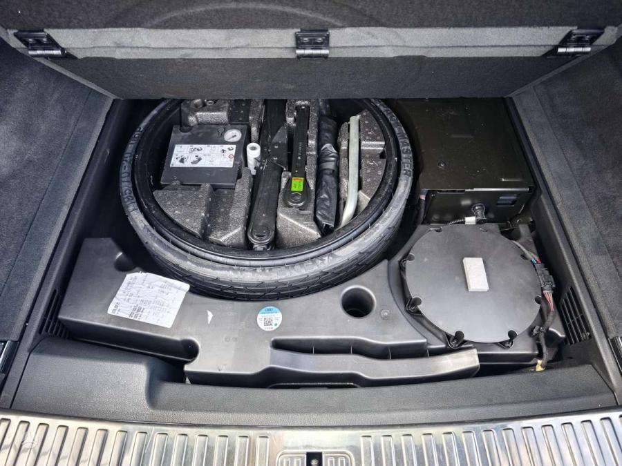 Pelēks Audi Q8 2019 Viļņa, ar dzinēja tilpumu 3.00 L un nobraukumu 133 tūkst. km par 43000 €, foto 14 vietnē AUTOMOTO.COM.LV