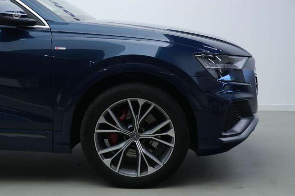 Grey Audi Q8 2020 in Vilnius, with an engine capacity of 3.00 L and mileage of 70 thousand km for 51900 €, photo 5 on AUTOMOTO.COM.LV