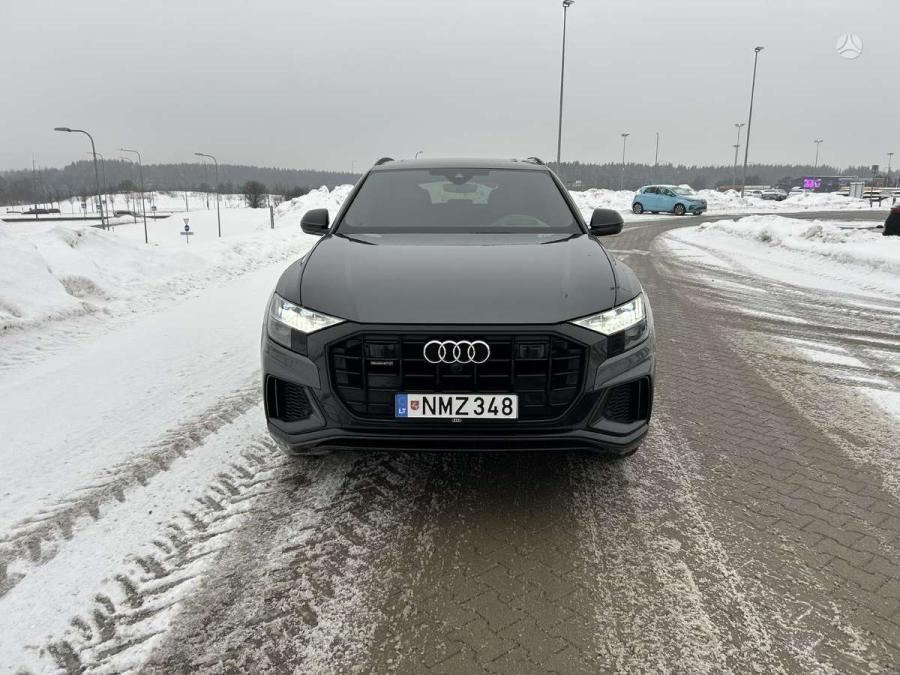 Grey Audi Q8 2020 in Vilnius, with an engine capacity of 3.00 L and mileage of 74 thousand km for 45000 €, photo 3 on AUTOMOTO.COM.LV