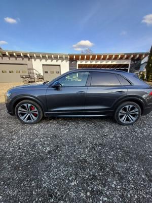 Pelēks Audi Q8 2020 Tallina, ar dzinēja tilpumu 3.00 L un nobraukumu 130 tūkst. km par 47500 €, foto 3 vietnē AUTOMOTO.COM.LV