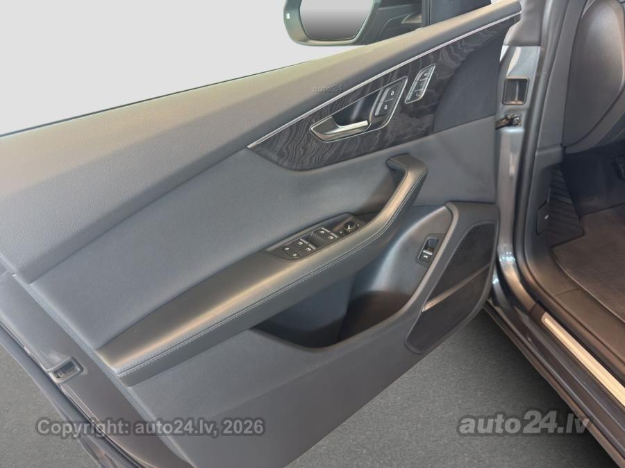 Grey Audi Q8 2020 in Tallinn, with an engine capacity of 3.00 L and mileage of 132 thousand km for 49900 €, photo 8 on AUTOMOTO.COM.LV