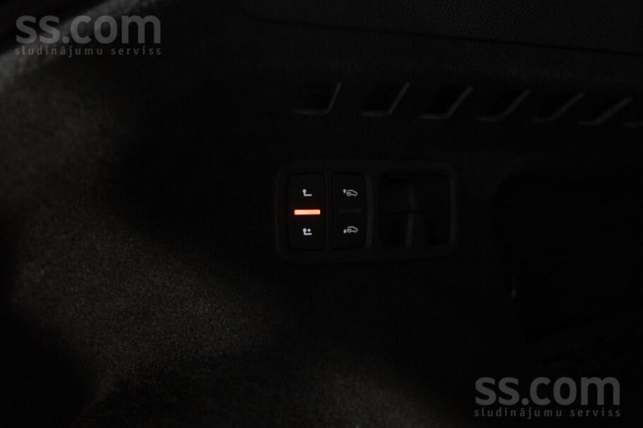 Grey Audi Q8 2020 in Riga, with an engine capacity of 3.00 L and mileage of 108 thousand km for 52490 €, photo 32 on AUTOMOTO.COM.LV