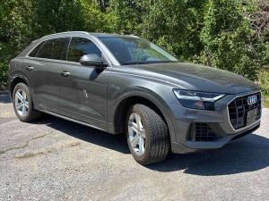 Серый Ауди Q8 2020 в Вильнюс, объемом двигателя 3.00 л и пробегом 83 тыс. км за 28500 €, фото 3 на AUTOMOTO.COM.LV