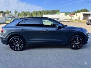 Pelēks Audi Q8 2020 Prienai, ar dzinēja tilpumu 3.00 L un nobraukumu 134 tūkst. km par 38399 €, foto 18 vietnē AUTOMOTO.COM.LV