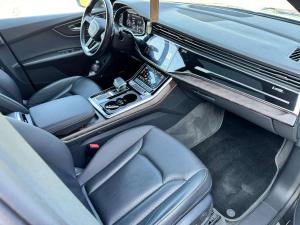 Pelēks Audi Q8 2020 Prienai, ar dzinēja tilpumu 3.00 L un nobraukumu 134 tūkst. km par 38399 €, foto 19 vietnē AUTOMOTO.COM.LV