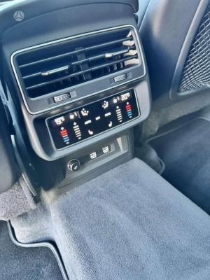 Pelēks Audi Q8 2020 Prienai, ar dzinēja tilpumu 3.00 L un nobraukumu 134 tūkst. km par 38399 €, foto 25 vietnē AUTOMOTO.COM.LV