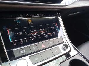 Серый Ауди Q8 2020 в Каунас, объемом двигателя 3.00 л и пробегом 49 тыс. км за 19200 €, фото 31 на AUTOMOTO.COM.LV