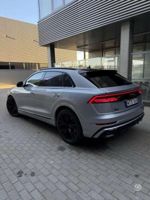 Grey Audi Q8 2020 in Vilnius, with an engine capacity of 3.00 L and mileage of 82 thousand km for 41499 €, photo 6 on AUTOMOTO.COM.LV