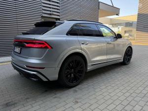 Grey Audi Q8 2020 in Vilnius, with an engine capacity of 3.00 L and mileage of 82 thousand km for 41499 €, photo 7 on AUTOMOTO.COM.LV