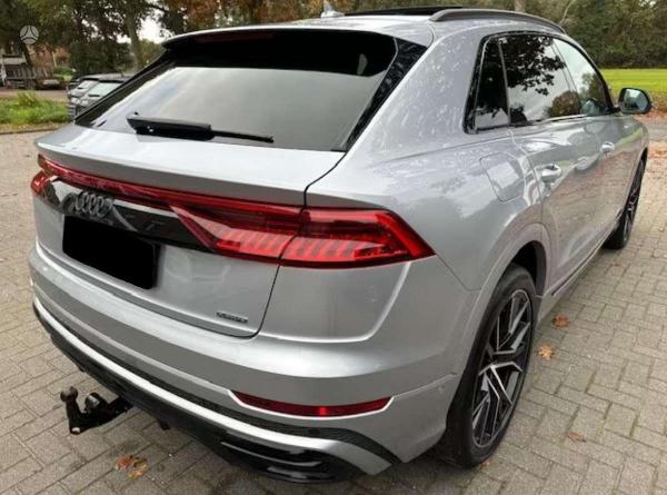 Grey Audi Q8 2021 in Vilnius, with an engine capacity of 3.00 L and mileage of 150 thousand km for 56400 €, photo 2 on AUTOMOTO.COM.LV