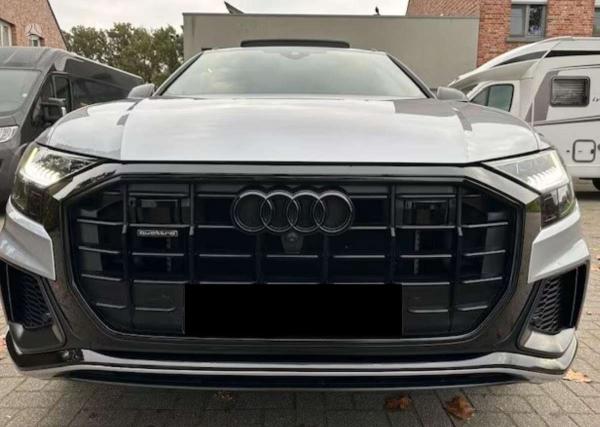 Grey Audi Q8 2021 in Vilnius, with an engine capacity of 3.00 L and mileage of 150 thousand km for 56400 €, photo 4 on AUTOMOTO.COM.LV
